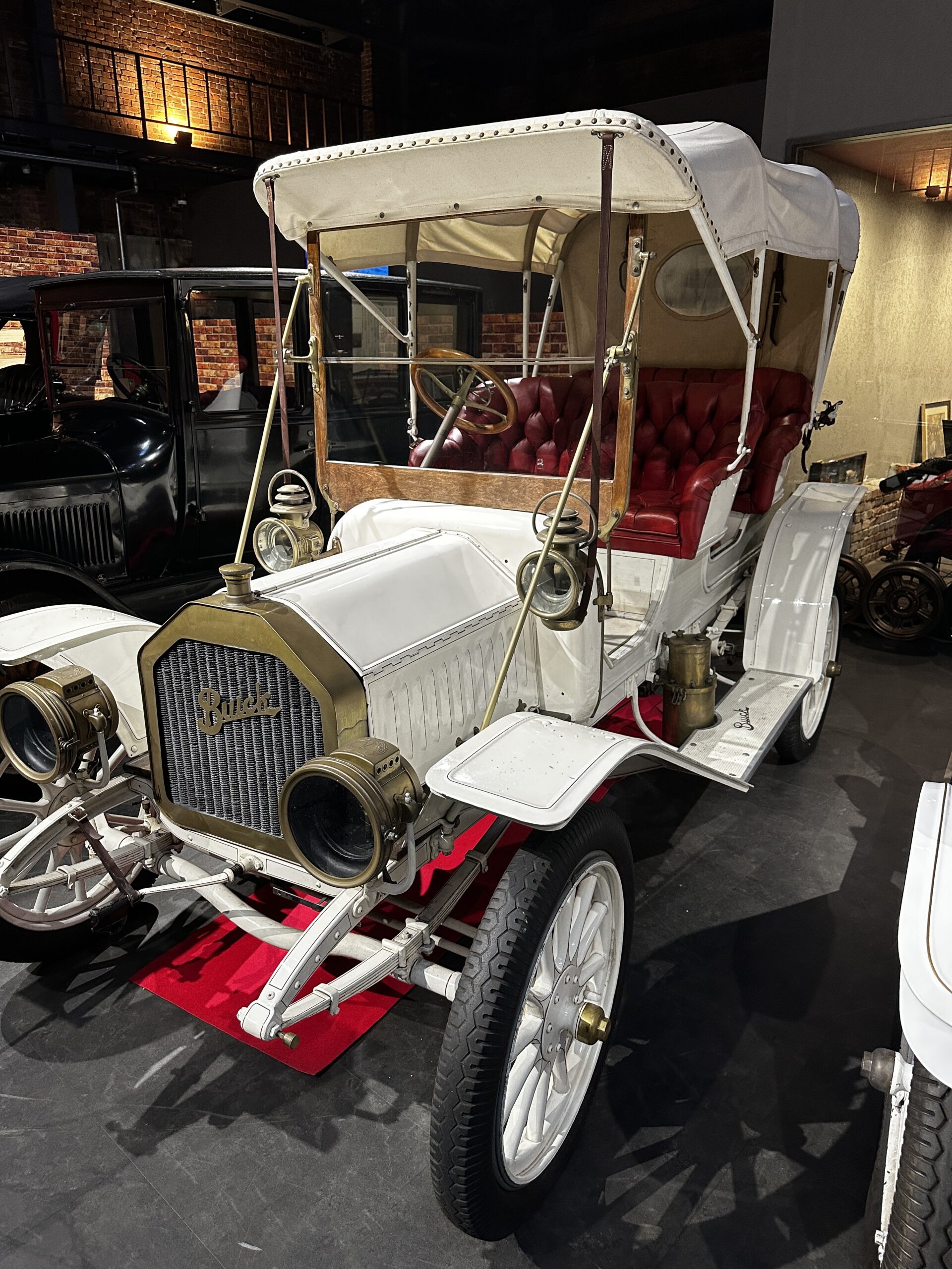 1910 Buick 10 Surrey - Japanese Car Fanatic